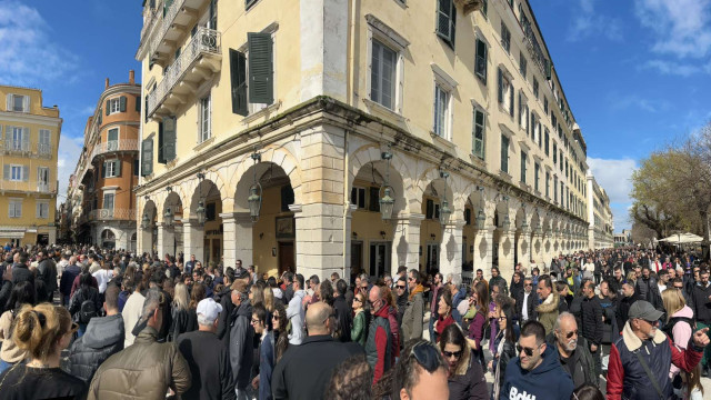 Μεγάλη η πορεία διαμαρτυρίας για τα Τέμπη (photos + video)