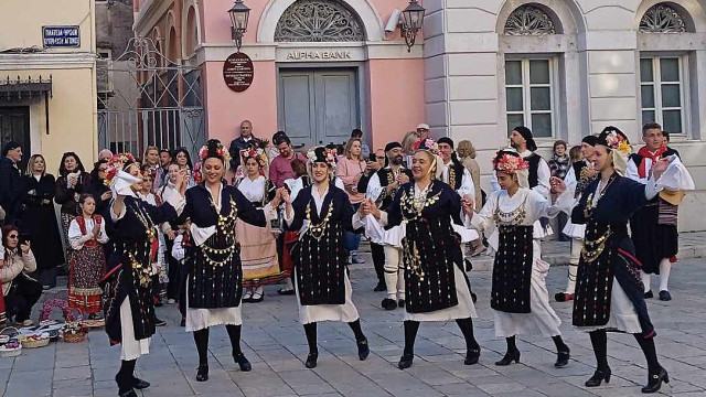 «Τώρα ειν’ Αγιά Σαρακοστή, τώρα ειν’ άγιες ημέρες…» (photos)