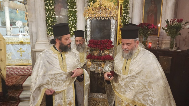 Sacred relics of St. Spyridon returned to reliquary