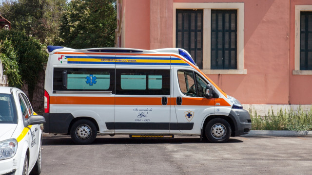 Parma-Corfu: Friendship Agreement. Parma present Corfu with ambulance
