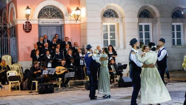 Traditional dance performance for 100th anniversary of Asia Minor catastrophe