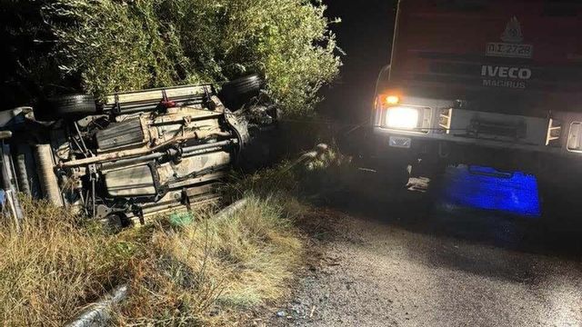 Car comes off road in Kamara