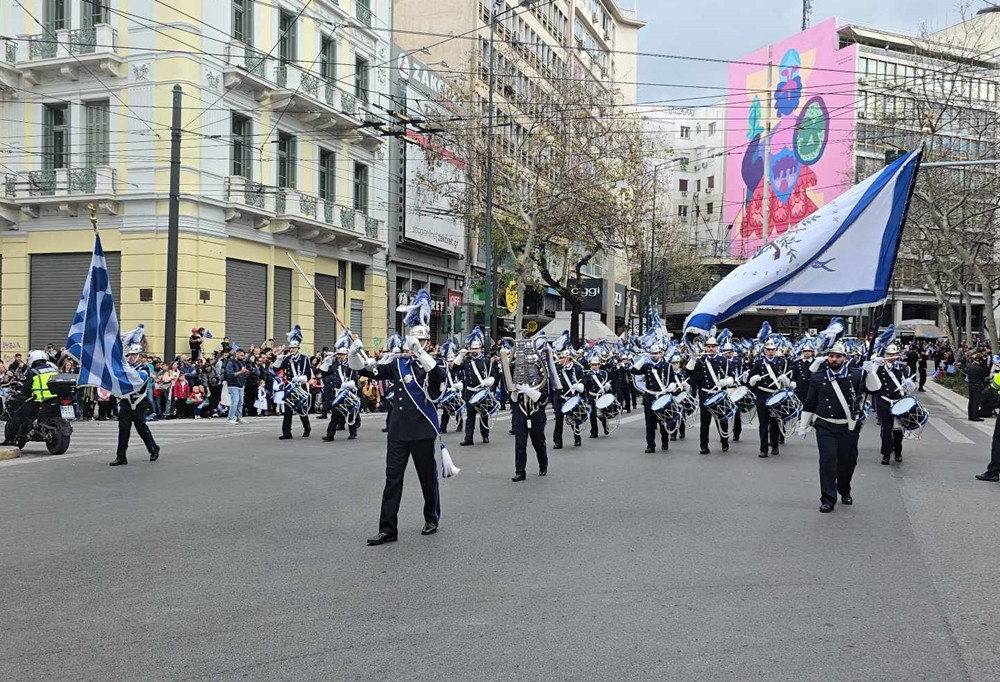 Εκπληκτική η παρουσία της Φ.Ε. Μάντζαρος στη στρατιωτική παρέλαση της ...