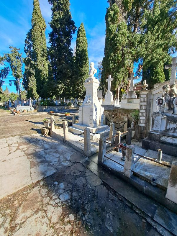 Restoration work on Mantzaros monument in Garitsa Cemetery completed