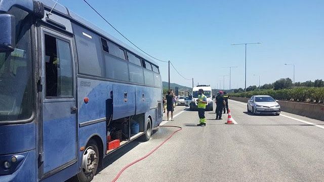 Riot police bus nearly catches fire on the Ionian Motorway