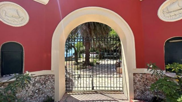 Unanimous approval for free access to Mon Repos beach but with night ...