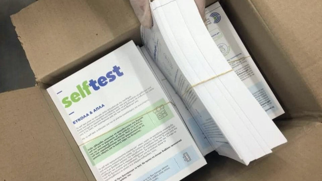 Ήρθαν στην Κέρκυρα τα self tests - Τα συσκευάζουν οι φαρμακοποιοί
